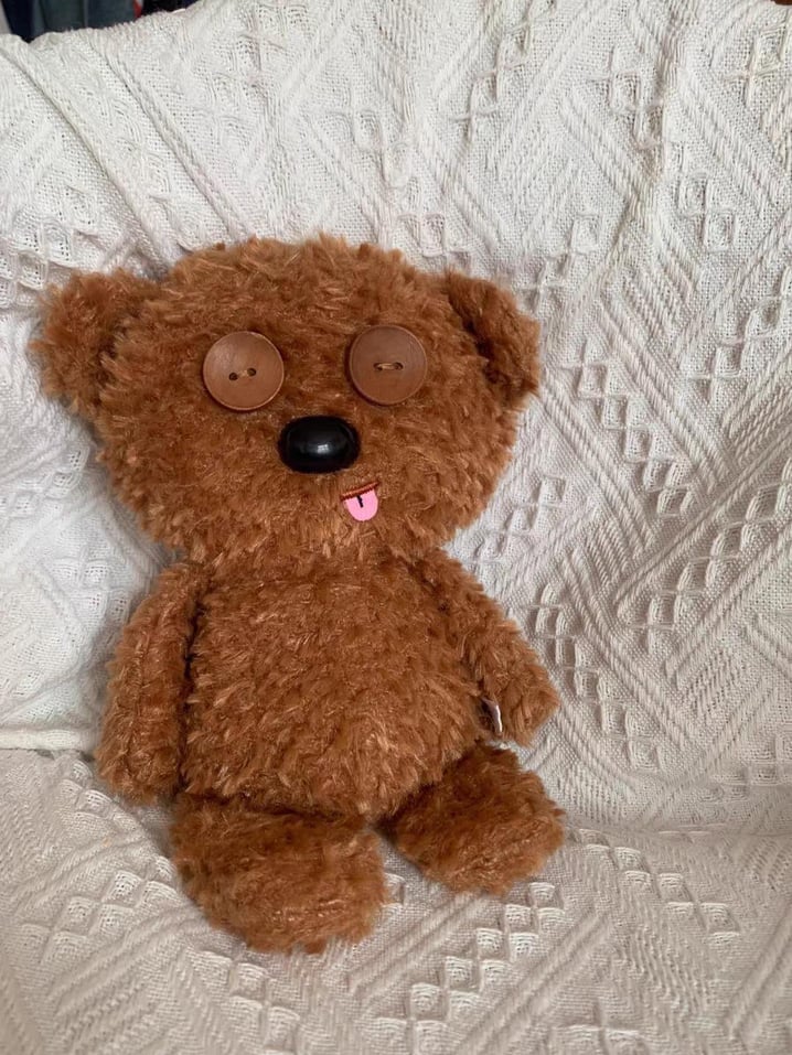 网络爆火小黄人 BOB 同款「TIM 熊玩偶」，大马 Shopee 也能入手~