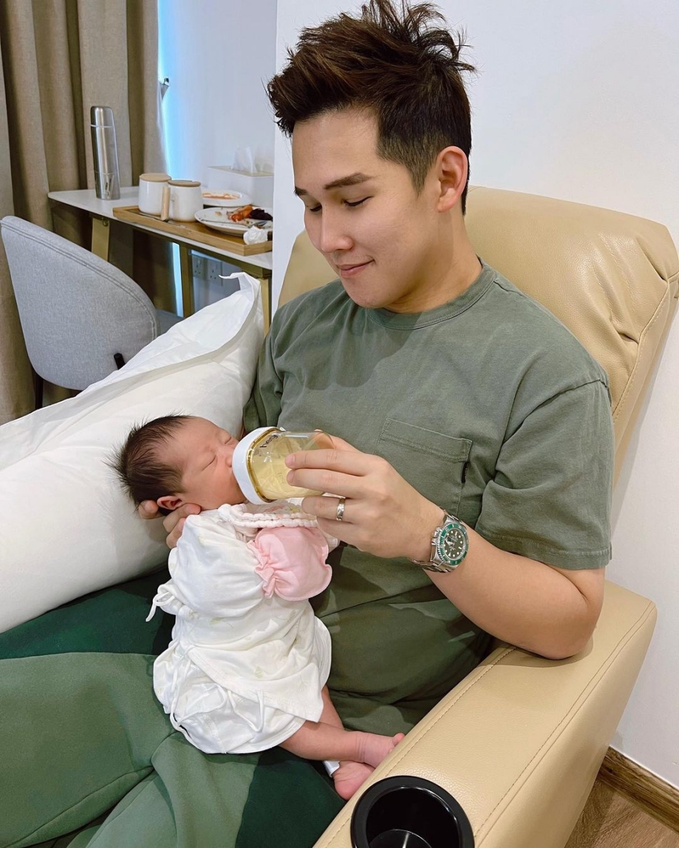 大马网红Jeff&inthira上传哄女儿入睡限时动态，竟被网友疯狂劝说三不要!?Inthira霸气回呛不要来道德绑架！