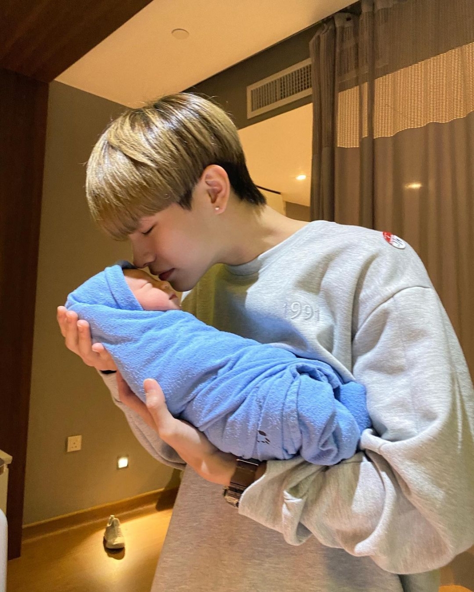 大马网红夫妻档 Harry Pang 和 Jing En 宣布诞下愚人节宝宝！