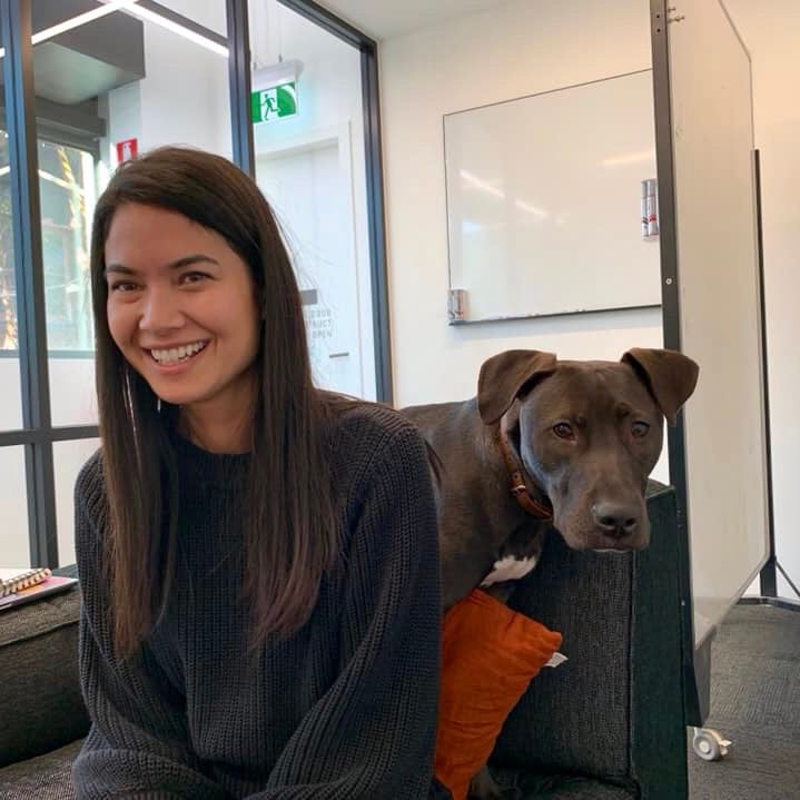 澳洲女生 19 岁辍学创办 Canva，现拥「100 亿身家」跻身澳洲「最年轻亿万富豪」！和男友相恋 17 年甜蜜接受「百元戒指」求婚~