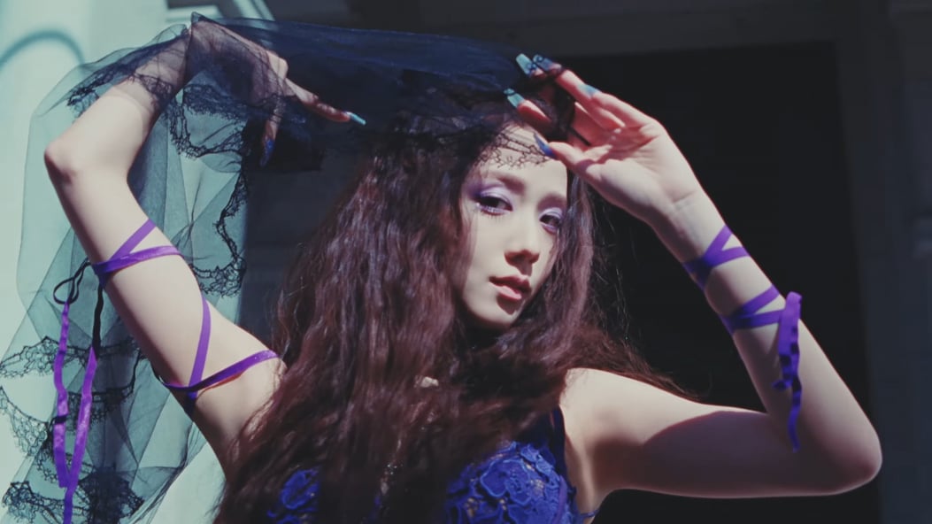 BLACKPINK Jisoo 新歌《꽃》魔性洗脑席卷全网！MV 同款「花苞丸子头」新手教程，显头型饱满+修饰脸型超实用百搭~