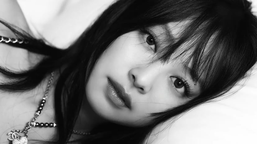 BLACKPINK Jennie 最新 Chanel 广告公开！Jennie「一人分饰两角」精灵形象美翻天，最爱的「Chanel 22」系列包 ...